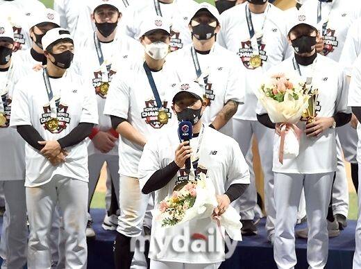 ‘은퇴’ KT 박경수도 이강철도 2021년을 떠올렸다…“야구인생에서 가장 행복했던 한 해” 투혼의 KS MVP[MD수원]