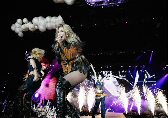 “봄이 없지만 불은 붙었다” 2NE1, LA서 3인 완전체 무대 찢었다