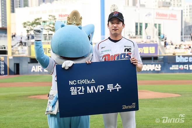 NC, 5월 구단 MVP에 류진욱·천재환…류진욱 “초보 마무리지만 계속 배우겠다” 천재환 “팀의 흐름 속에 기량 발휘해 기뻐”
