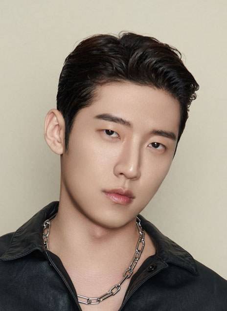 자기보다 나이가 "무려 8살 많은 여배우와 헤어지고" 한달만에 다시 재결합 한 남배우 | 나도 알고 너도 알고