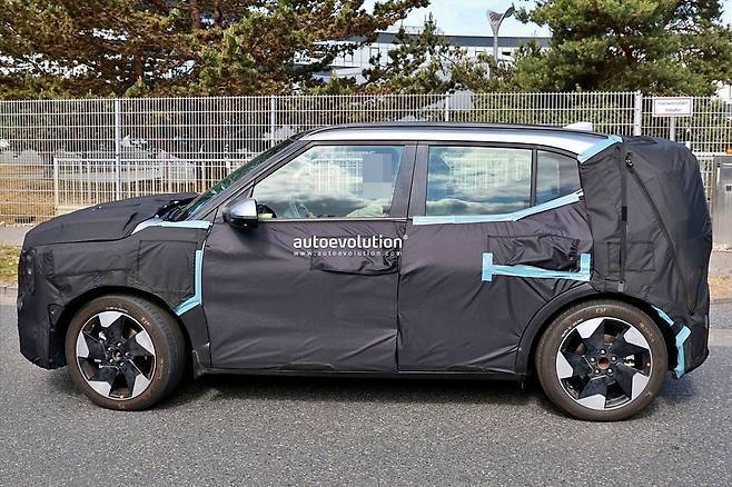 “국내 출시는 미정”… 기아 EV2 테스트카 도로 위 첫 등장 | EV-Hotissue