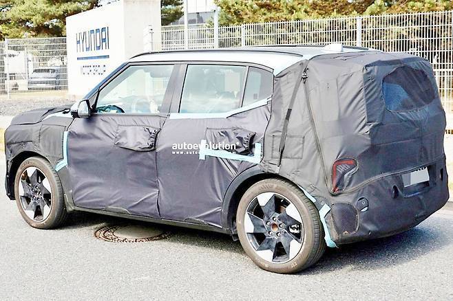 “국내 출시는 미정”… 기아 EV2 테스트카 도로 위 첫 등장 | EV-Hotissue