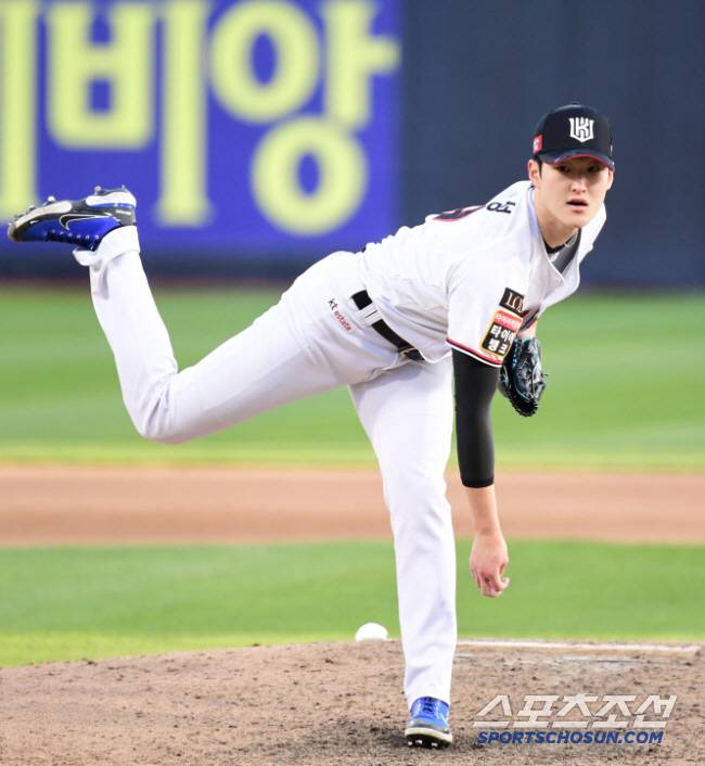 '상무→팔꿈치 수술→1년 휴식' 150km 군필 선발 복귀 임박! KT 마운드 더 두터워진다…사령탑 속내는 [수원포커스]