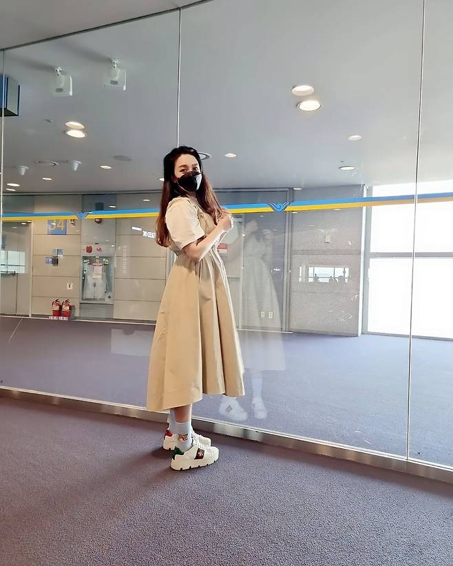 동료 연예인에게 181818원 축의금 보내 화제된 여배우 일상룩 라이프업