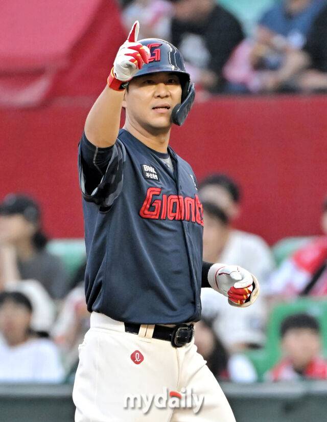 '최고 156km+KKKKKK' 감보아 3승+전준우·김민성 합작 4타점…이 빠진 롯데, 잇몸으로 '승승승' [MD인천]