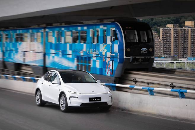 “바퀴 달린 로봇”… 테슬라 로보택시, 250조 매출 열쇠 될까 | EV-Hotissue