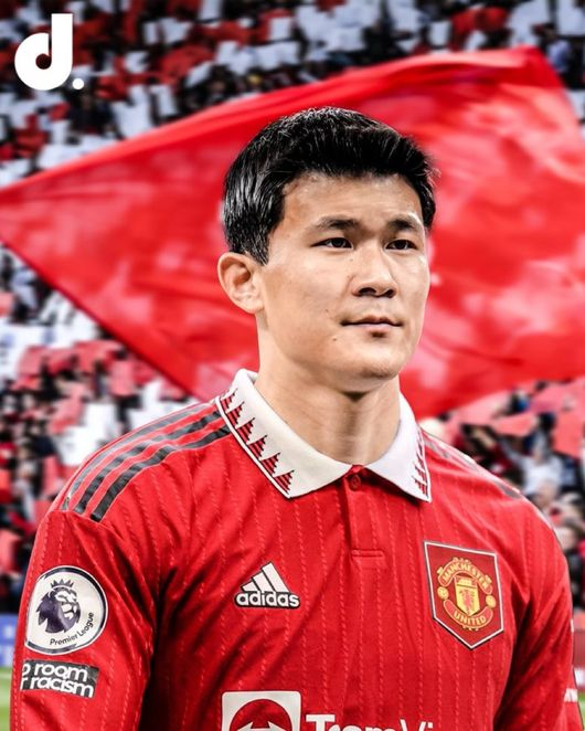 'KIM, EPL 접수 시나리오 나왔다!'... 맨유, '韓 괴물' 센터백 김민재 영입 근접 "리버풀과 경쟁할 수도"