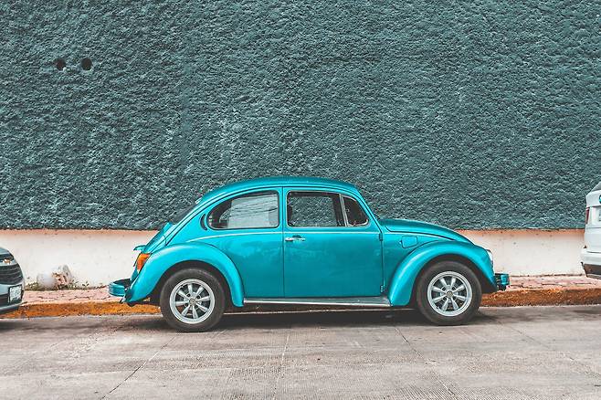 “클래식의 귀환”… 전기차로 돌아온 2025 폭스바겐 비틀 | EV-Hotissue