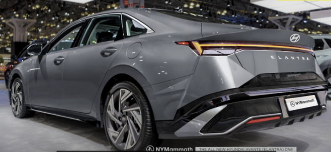 "벤츠 느낌 난다?"… 신형 아반떼 실내 공개에 술렁 | EV-Hotissue