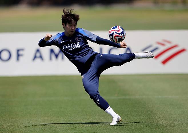 이강인, '우승' EPL 구단이라도 여기는 지금 안돼!...BBC "UEFA, UEL 출전권 결정 보류"