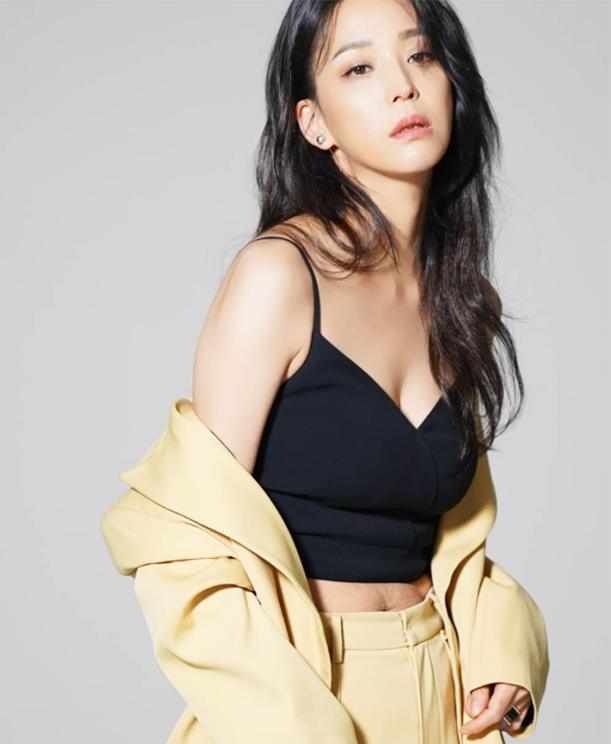 미모 유지하려면 '이거' 하나 끊으세요… 20대 외모 유지한 여배우, 49세 맞아? | 요즘뭐하니