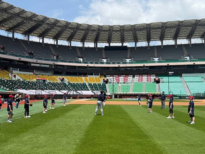KBO, SSG와 티볼 원데이 클래스 개최…채병용 코치 “유소년야구 활성화에 도움 되길”