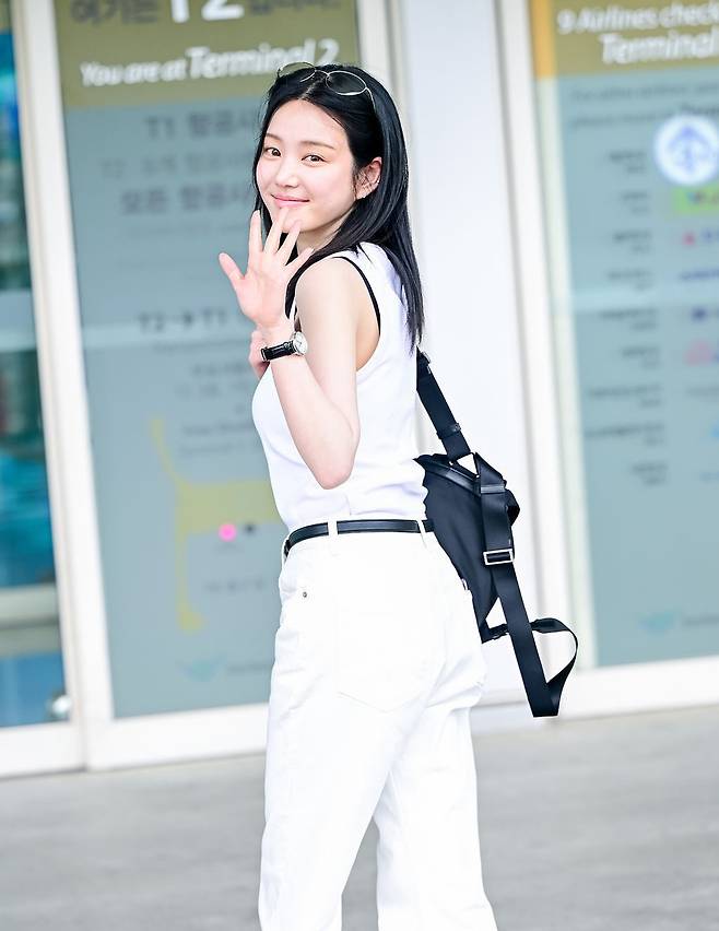 164cm 43kg 슬렌더 몸매 유지 비법 공개로 관심 집중된 여배우, 일상룩 | 라이프업