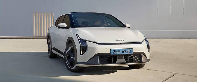 “구글맵이 차 안으로 들어왔다”…기아 EV4에 ‘이 기능’ 최초 탑재 | EV-Hotissue