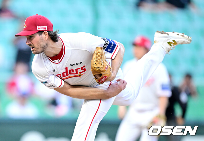 155km 기본, 160km까지 쏜다. KBO 지배하는 파이어볼러들, 호부지 초간단 공략법 "기어이 빠른 볼 치려 말고 변화구 노려라"