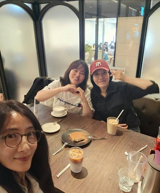 배우 한다고 아버지가 등본에서 말소한 딸 수십 년 만에 화해한 명품조연 여배우 일상룩 스타와 패션