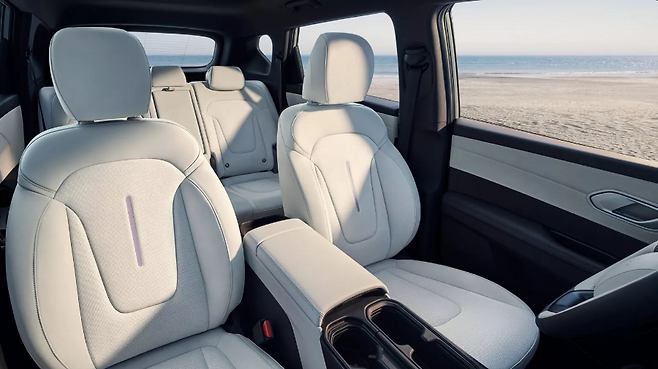 현대차, 27인치 스크린 탑재한 전기 SUV ‘일렉시오’ 공개 | EV-Hotissue