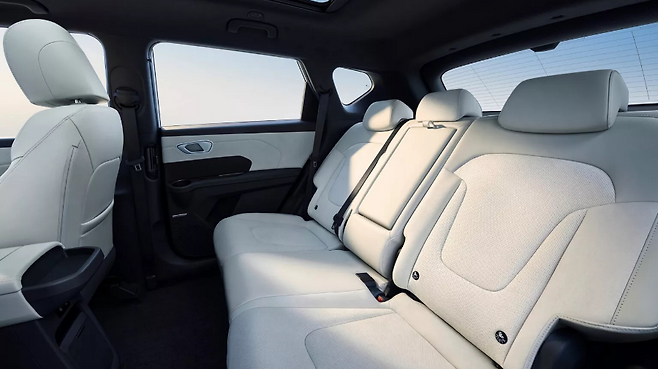 현대차, 27인치 스크린 탑재한 전기 SUV ‘일렉시오’ 공개 | EV-Hotissue