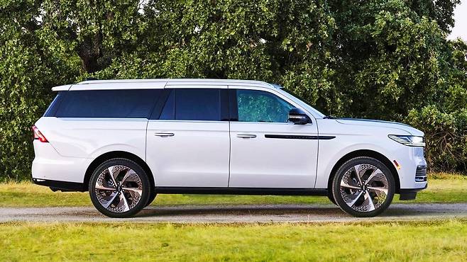 “진짜는 따로 있었다”… GV90·에스컬레이드 긴장하게 만든 신형 SUV | EV-Hotissue