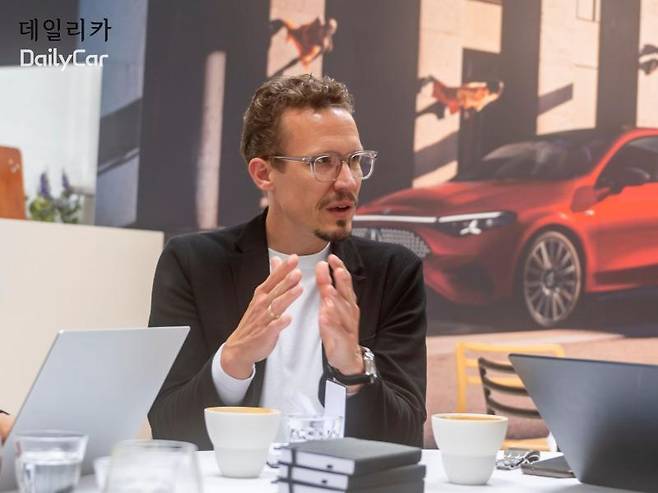 마티아스 가이젠 벤츠 세일즈 총괄 “전기차 전용 EQ 브랜드 개편·신형 GLC는 미래 디자인 표준” | 데일리카