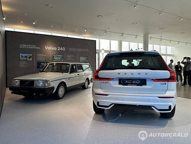 볼보, 프리미엄 SUV 신형 XC60 출시… OTT·AI·에어 서스펜션까지 탑재 | 오토헤럴드