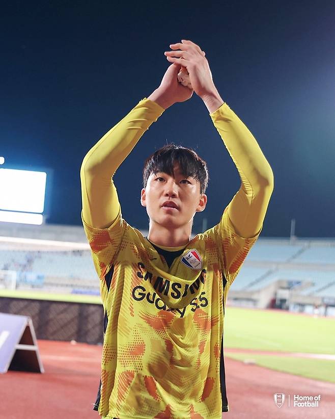 양형모와 주전 경쟁 불붙나... 수원 김민준, K리그2 23R 'MVP'로 존재감 폭발