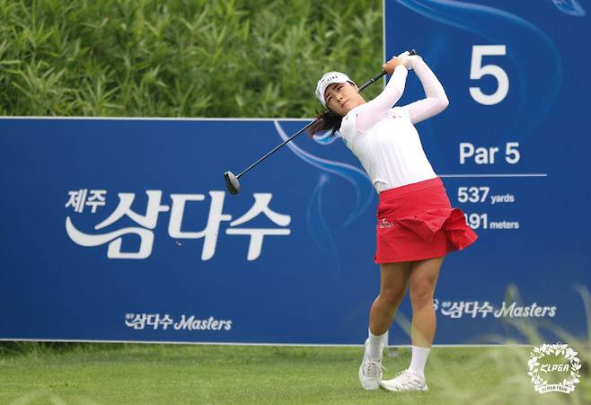 '돌아온 KLPGA 여왕' 윤이나, 삼다수 첫날 '노보기' 6언더파