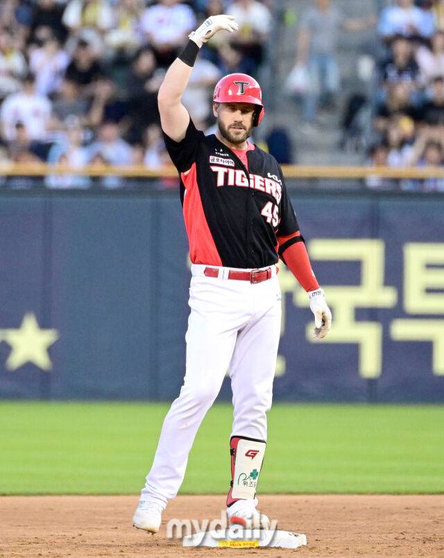 'ML 88홈런 거포' 부활 신호탄 쐈는데…김도영 햄스트링 뭉침→교체, 위닝에도 웃지 못한 KIA [MD부산]