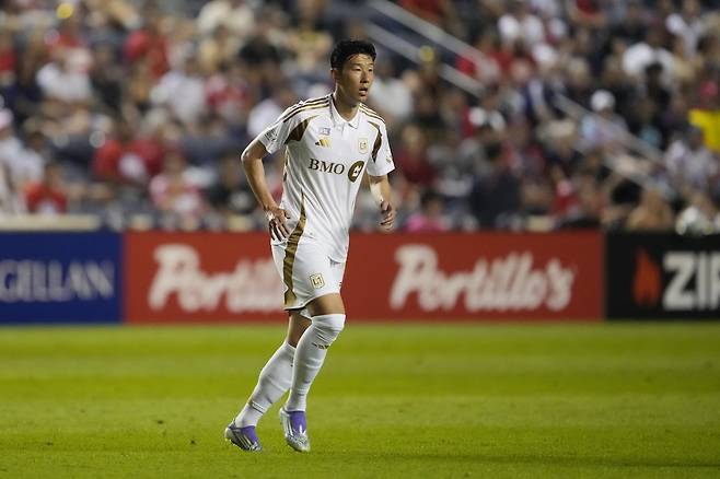 ‘성공적 MLS 데뷔전’ 손흥민, PK 유도하며 팀 구했다!...LAFC는 시카고와 2-2 무승부