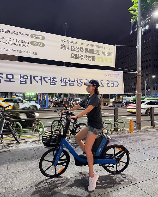 성형외과 인정 실물 갑 미모로 주목된 여배우 일상룩 라이프업
