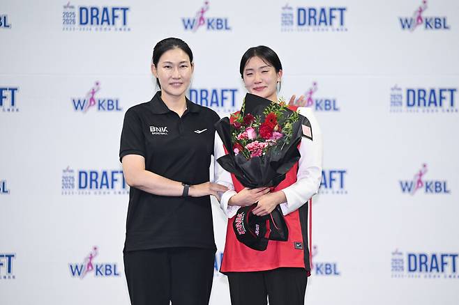 [WKBL 신인 드래프트] “감독님 안목 Good!” 온양여고 이원정, 1R 2순위로 BNK 품에... 2R 3순위로는 단국대 박지수 지명