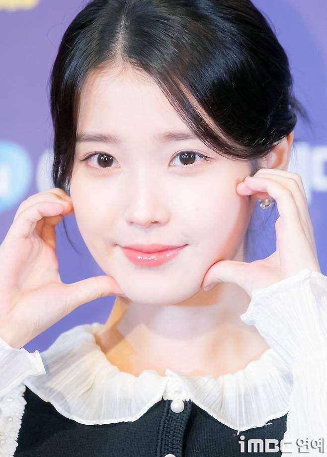 아이유, 깜짝 신곡 발매…"유애나 위한 선물"