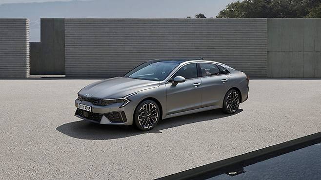 “아빠차 1순위” 기아 K5, 쏘나타 위협하는 이유 | EV-Hotissue