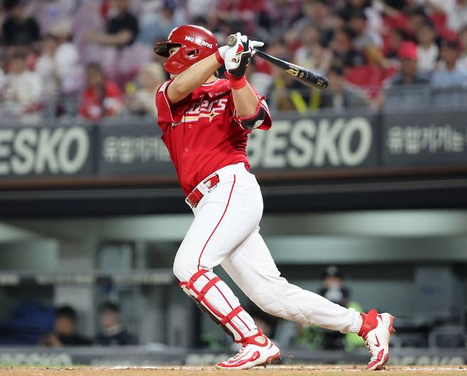 '고명준 결승타 + 안상현-최정 백투백 홈런'... SSG, 삼성 상대 8-4 승리