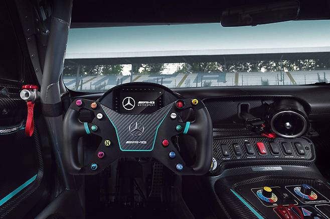 메르세데스-AMG, F1 기술로 빚은 한정 트랙 모델 ‘GT2 에디션 W16′ 공개