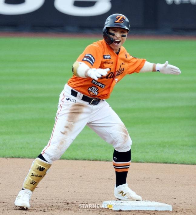 '역대 3호' 1000승 감독도 "이런 PS 1차전 처음" 깜놀, 타선 대폭발에 노감독 얼굴에도 미소 [PO2 현장]