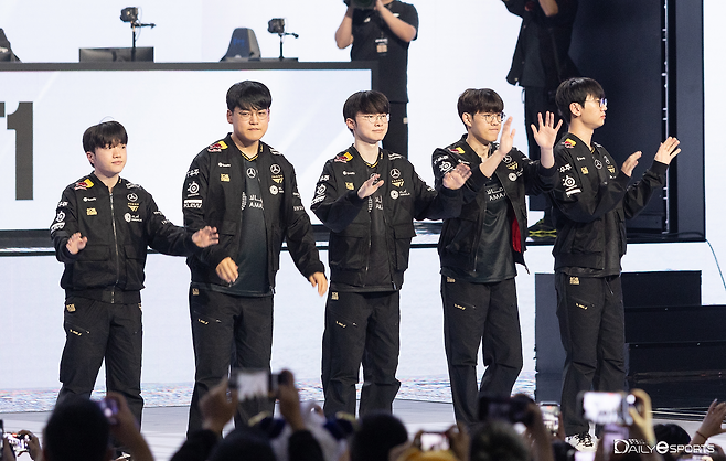 [롤드컵] T1, 스위스 최종전 진출...100T는 역사 속으로