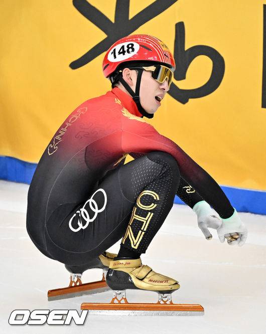 '中 국가 부르고 오성홍기 흔든' 린샤오쥔, 새 선발 방식으로 ‘극적 부활’ 노린다... “린샤오쥔은 버려선 안 될 선수”