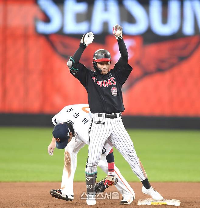 신민재에게 물었다 “2023 LG vs 2025 LG, 어느 쪽이 더 강한가” [KS5]