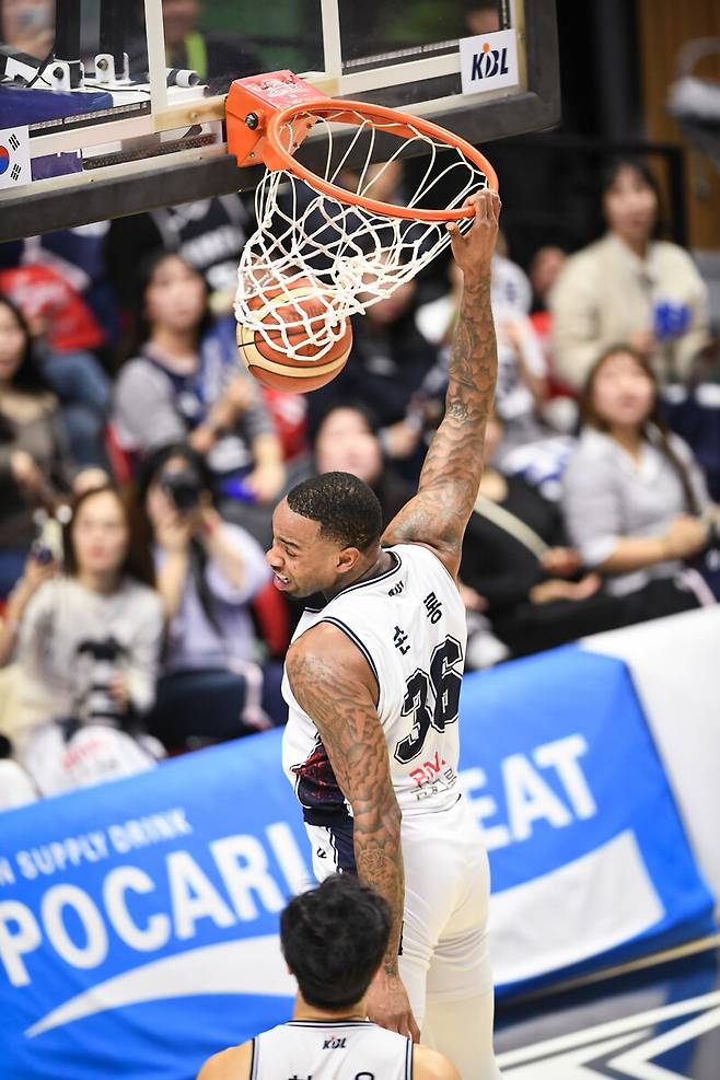 [BK 리뷰] ‘완전체 화력’ KCC, KT 상대로 3연패 탈출...공동 4위