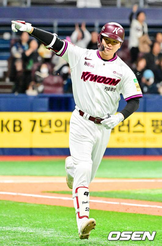 ‘데뷔 6년 만에 첫 홈런’ 드디어 날갯짓 시작한 1차지명 거포 유망주 “자포자기 할 뻔 했다, 내년이 기대돼”
