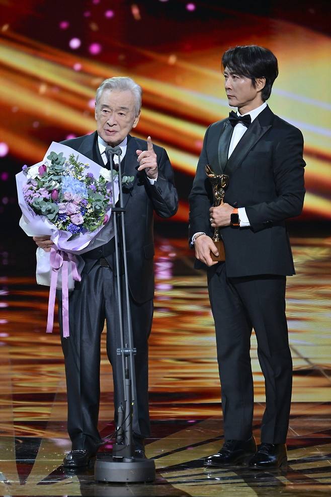 ‘국민배우’ 이순재 별세…마지막까지 현역이었던 70년 연기 인생