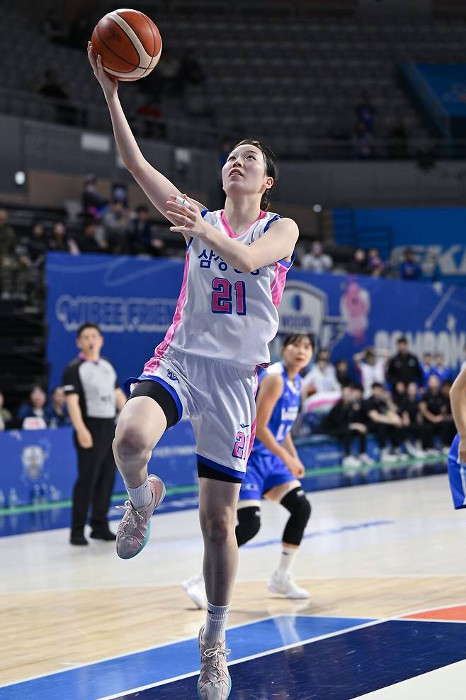 [STN 현장] '조수아 맹활약' 삼성생명, 우리은행 51-44 제압…연승 성공