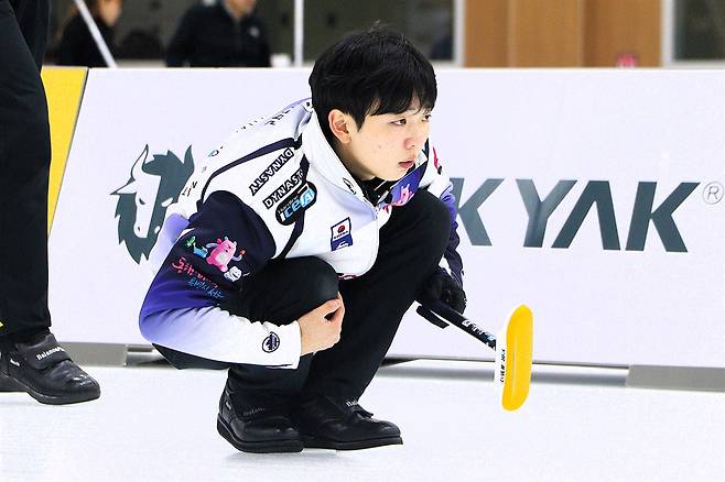 '팀 킴'과 '의성 BTS'가 한 팀? 크리스마스의 기대 만발 '컬링 올스타전'