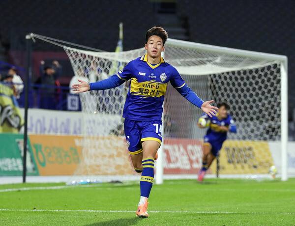 충남아산FC, 박시후와 프로 계약...최초 준프로 출신 선수와의 동행