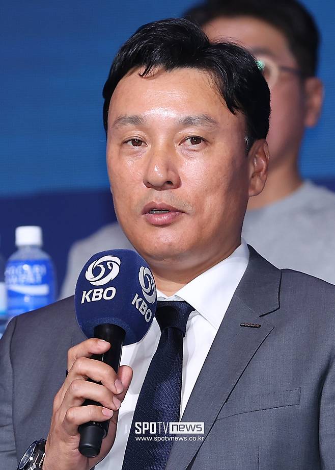 "현역 시절 '이승엽'은 말이죠" 타격코치 제안한 日 감독의 극찬…"젊은 선수들에게 많이 조언해 주길"