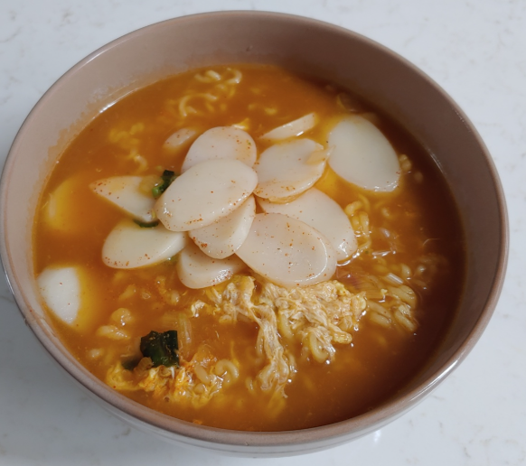 의사들이 라면 끓일 때 꼭 하는 행동, 이거 안 하면 절대 안 먹습니다. | 건강하루한스푼