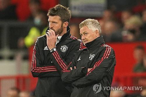 박지성 친구들이 맨유 감독+코치 싹 다 맡는다니…루니 "부르면 갈 준비 돼 있다"→캐릭 임시감독 아래 코치 가능성 언급