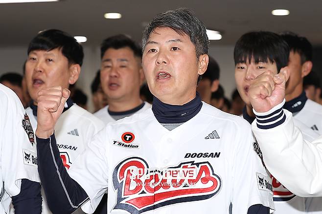 김재환 나갔는데 두산 선수들 왜 신났나…사령탑은 "시키지도 않았는데 벌써부터" 대만족