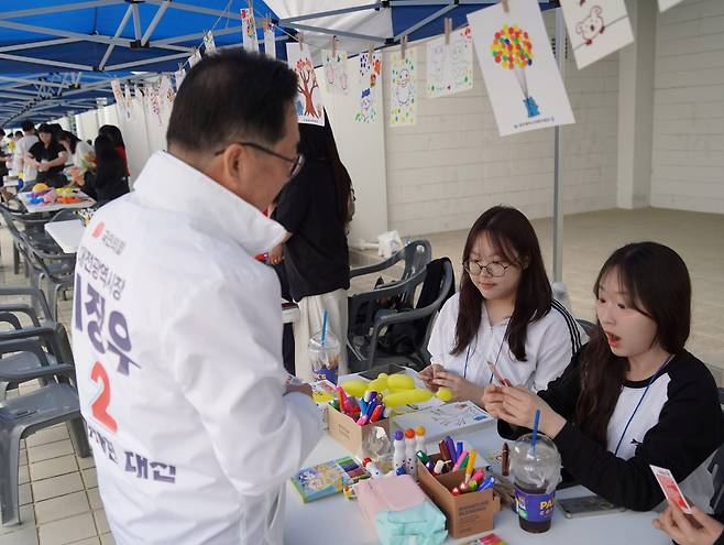 이장우 대전시장 후보, 본격 선거운동… "입이 떡 벌어지는 성과 가졌다"